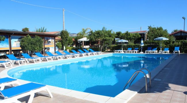 Aquilia Beach Village a Badolato Marina, Calabria | Offerte Villaggi